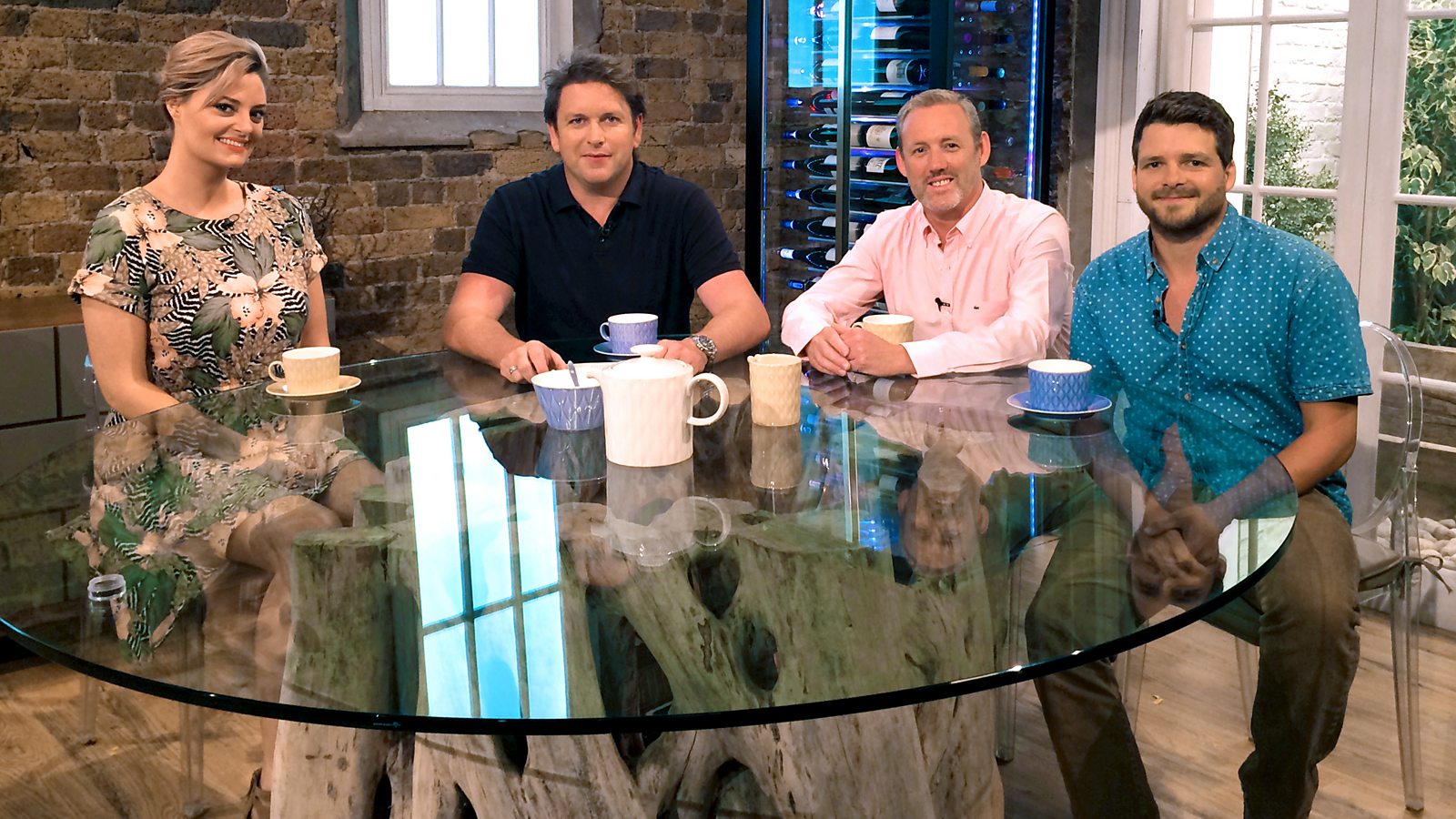 Red pepper and tomato soup recipe - BBC Food