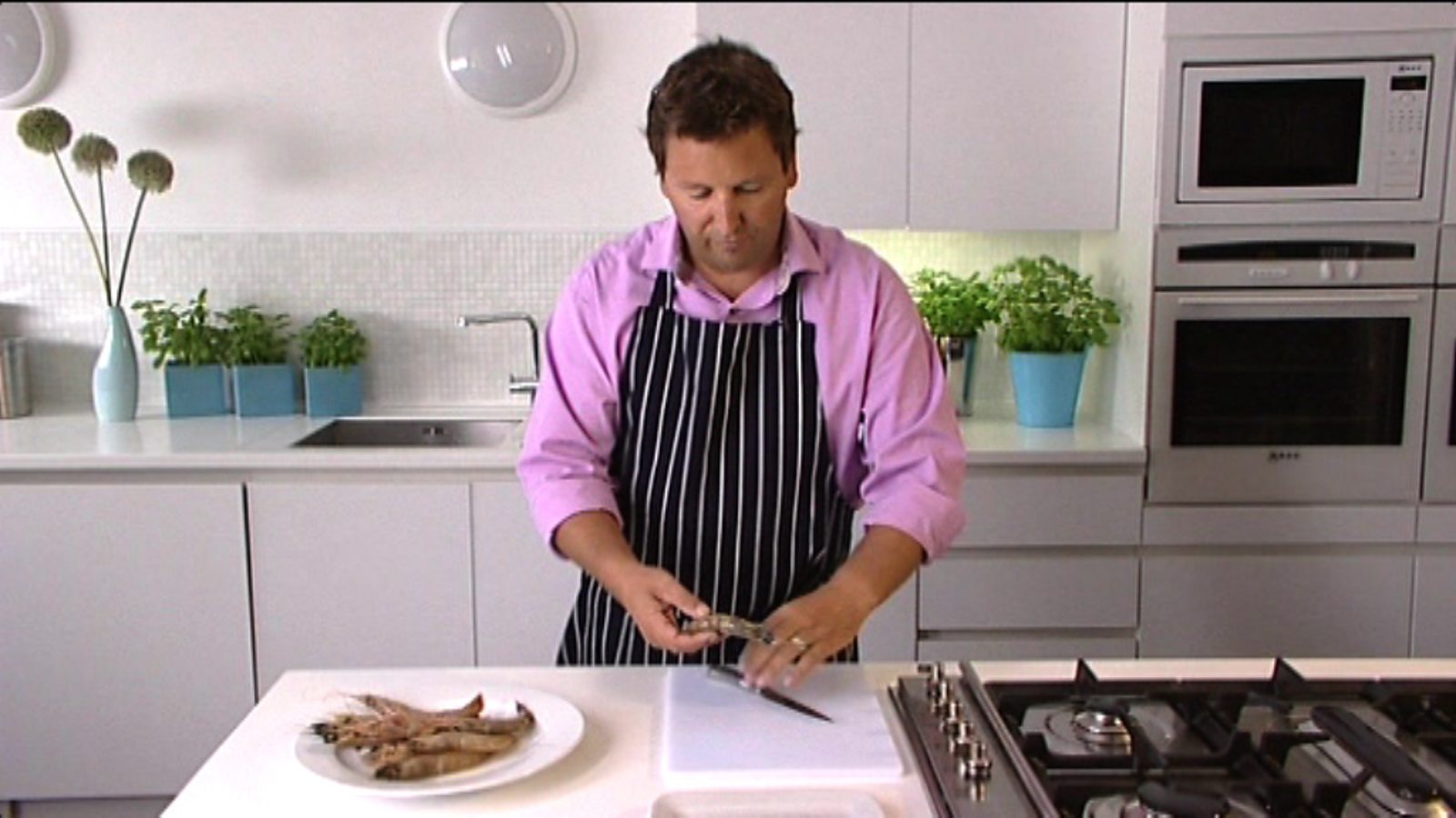 Satay tiger prawns with prawn pad Thai recipe - BBC Food