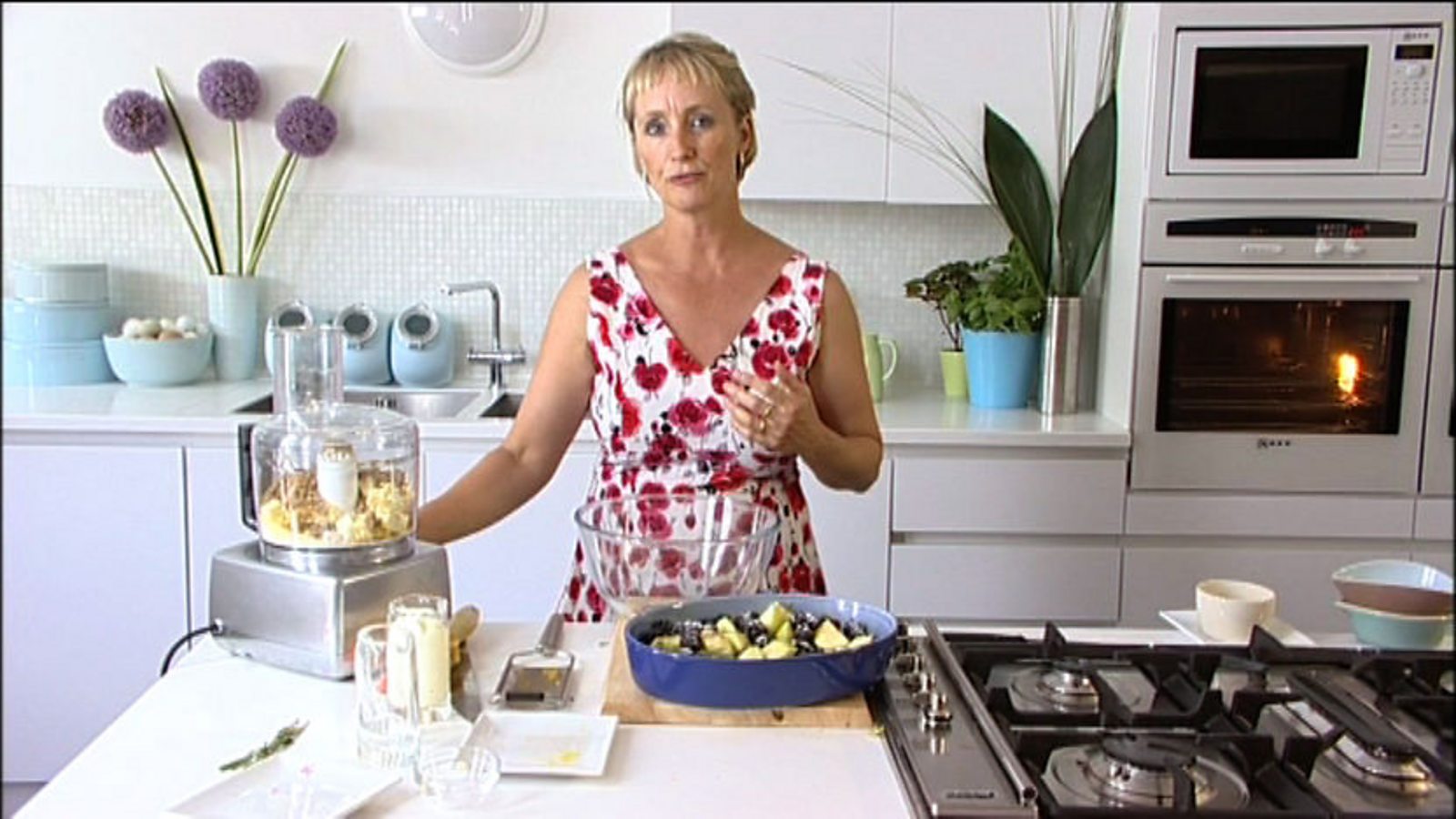 Using a food processor to pulse ingredients - BBC Food