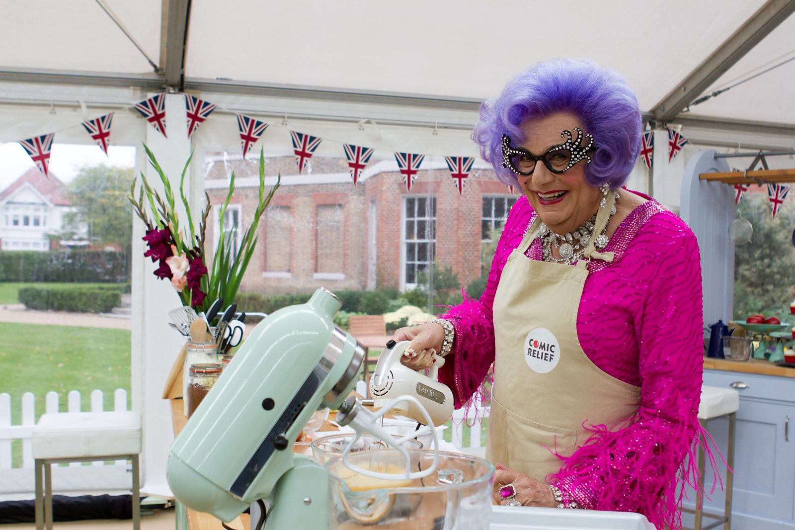 Mini fruit tarts recipe - BBC Food