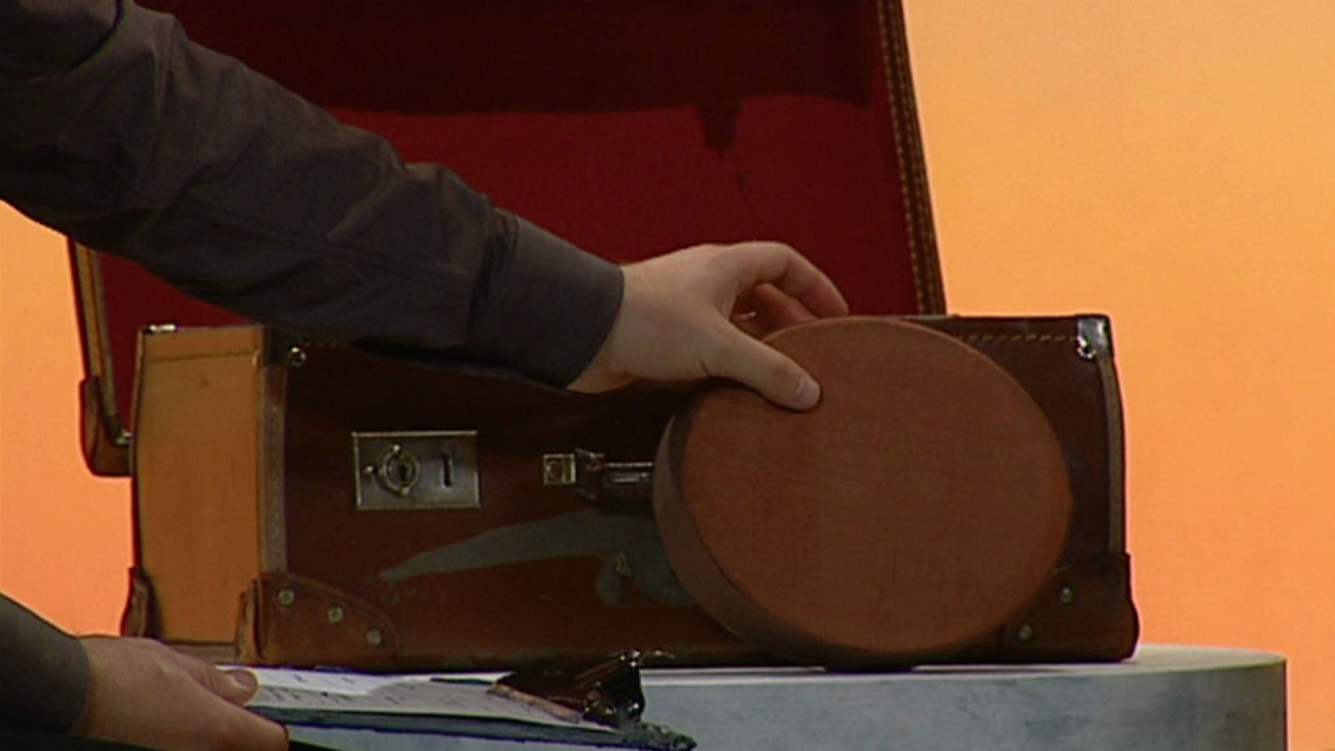 BBC ALBA - Tir nan Og, Fiona MacInnes, Dè th’ anns a’ bhucas seo?