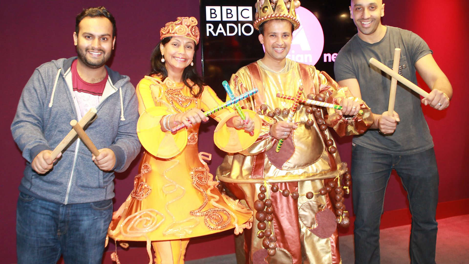 BBC Asian Network - Tommy Sandhu, Tommy & Haroon play Dandiya with Jambu & Jalebi