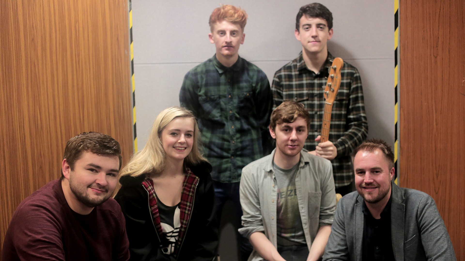 Videos - Lowri Evans - Sesiwn C2 Sesiwn Lowri Evans - BBC