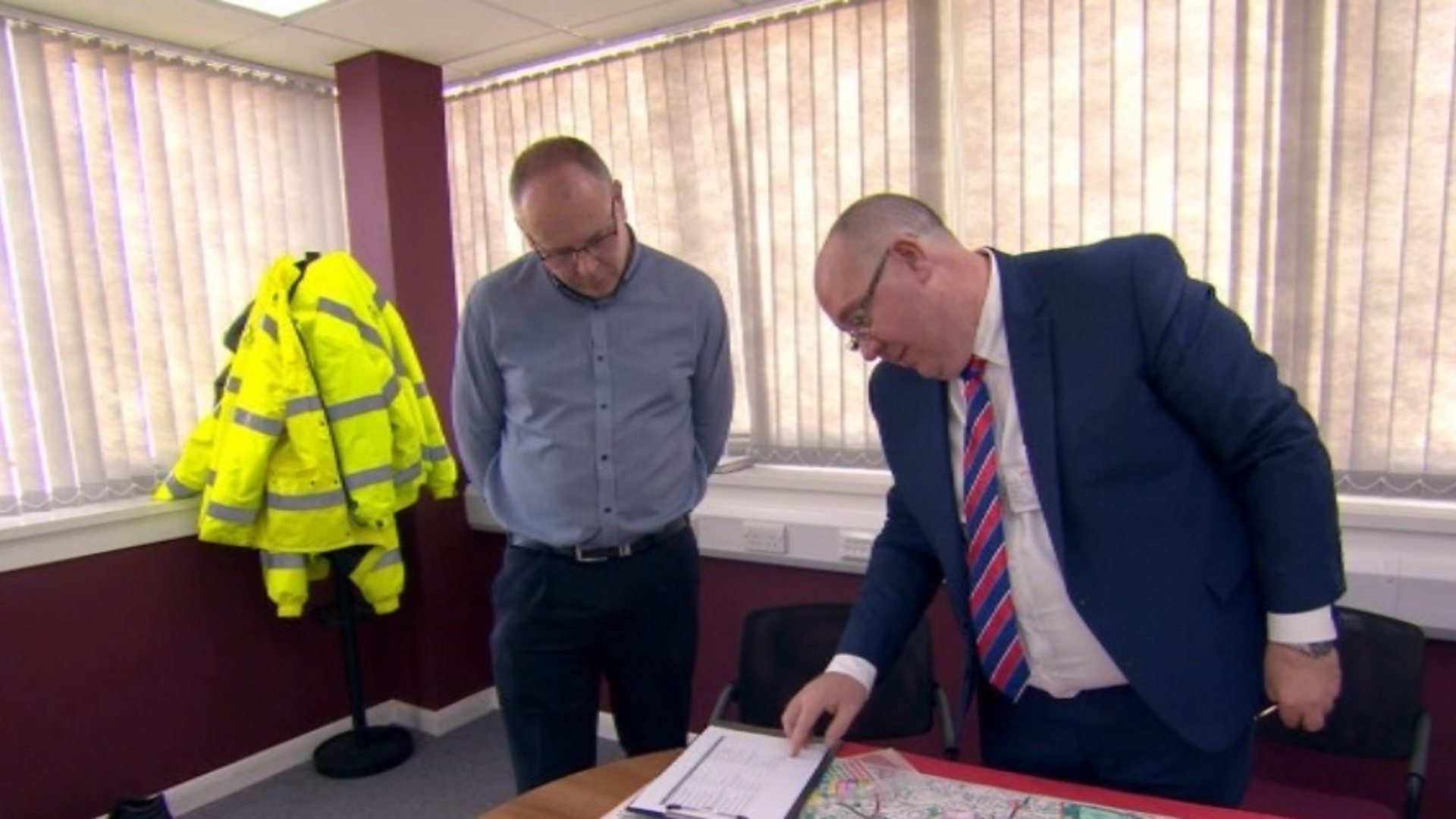 BBC Two - Who's the Boss?, Reynolds, Andrew plots a route for next day ...