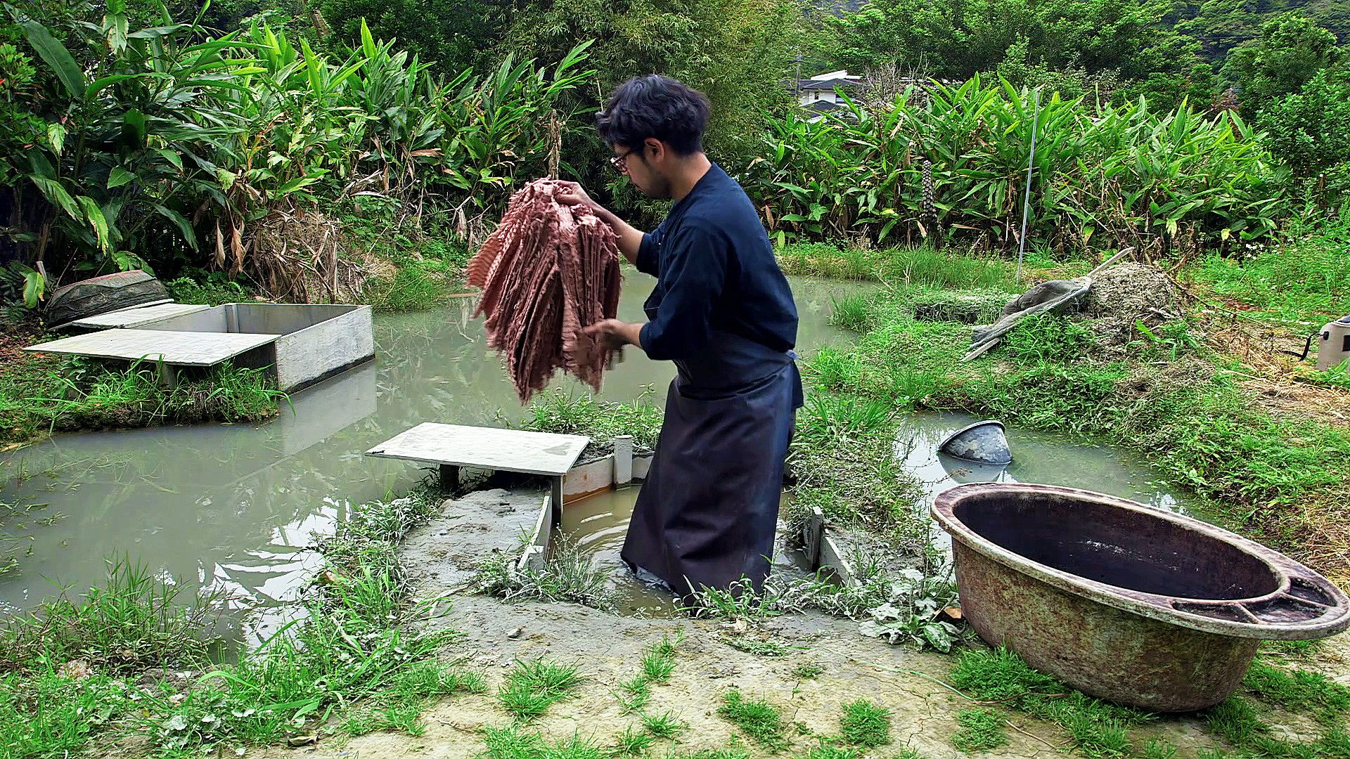 BBC Four - Handmade in Japan, Series 1, Kimono, Mud Dyeing the Silk