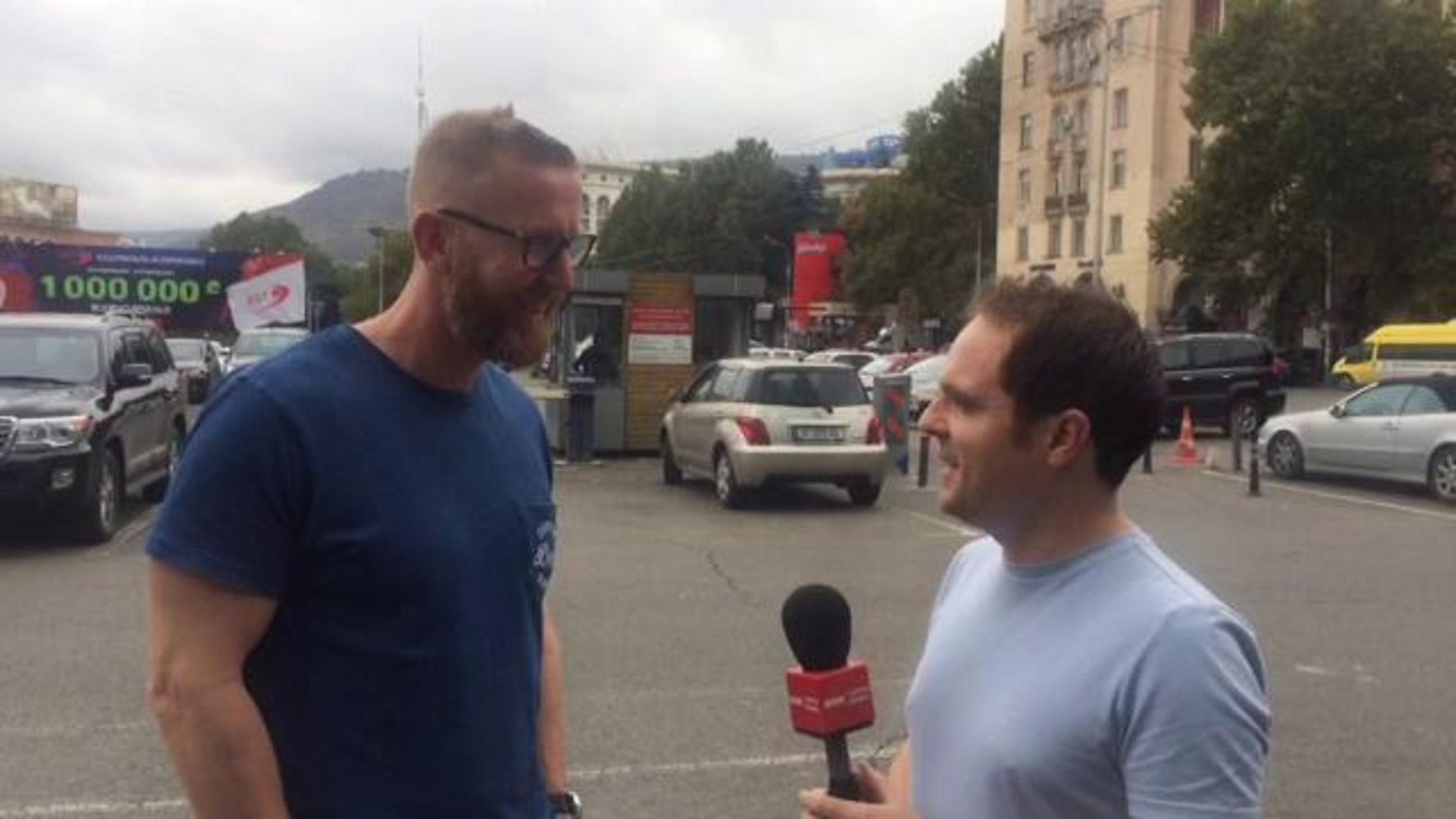 BBC Radio Cymru - Camp Lawn, Georgia v Cymru, Owain Llyr ac Iwan ...