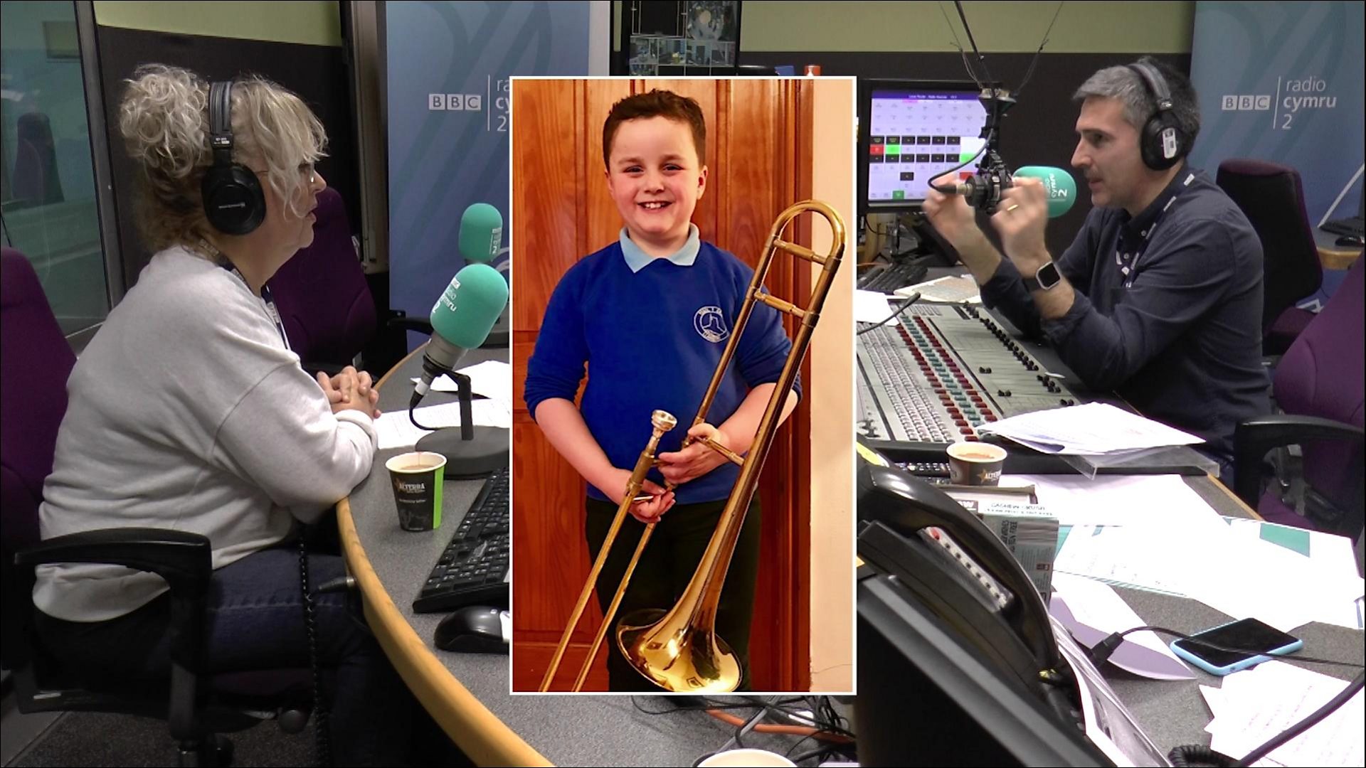 BBC Radio Cymru 2 - Sioe Frecwast, Dafydd a Caryl, 'Bach' Bach - Caleb ...