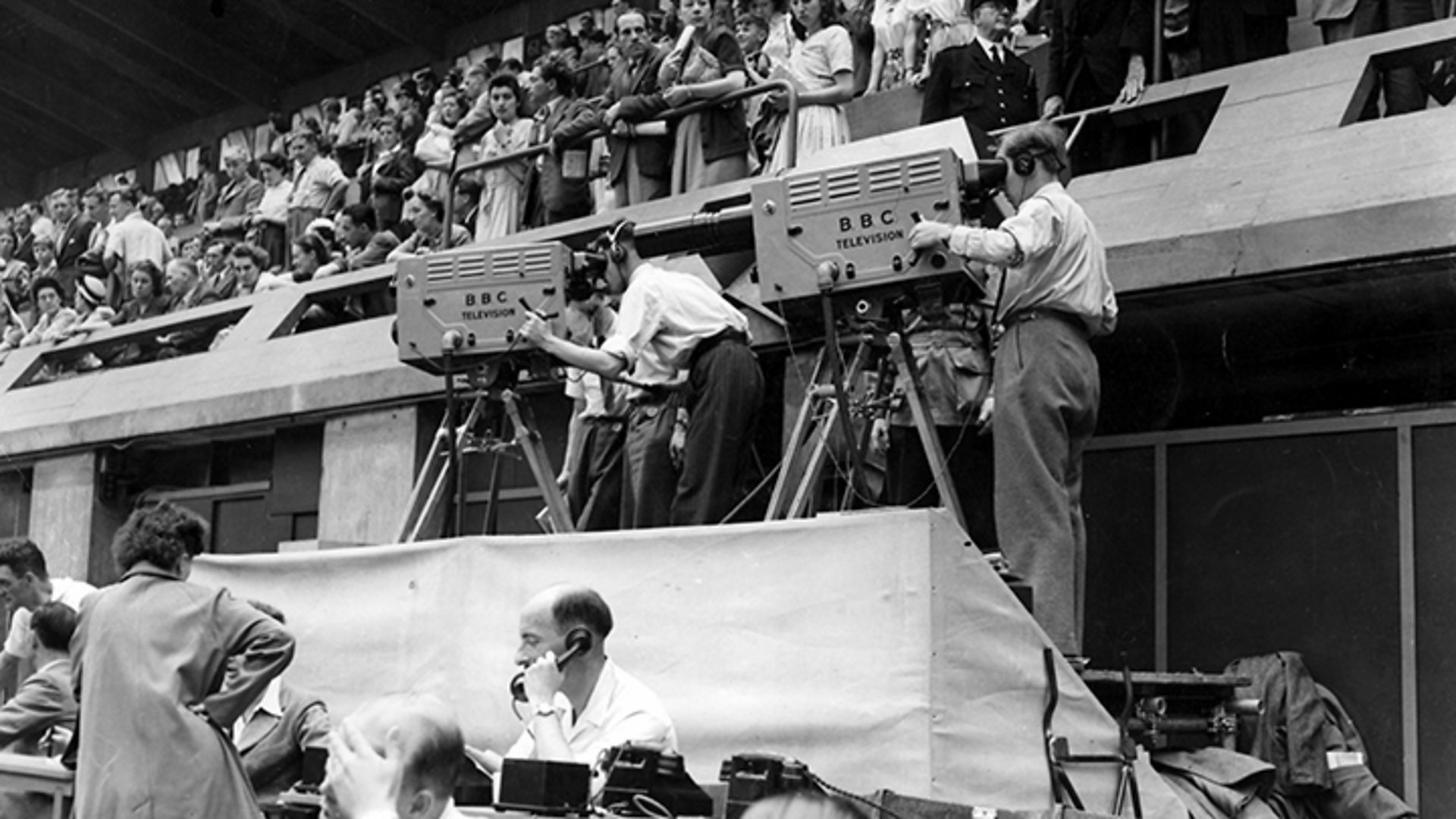 First live television transmission from the US via Telstar satellite ...