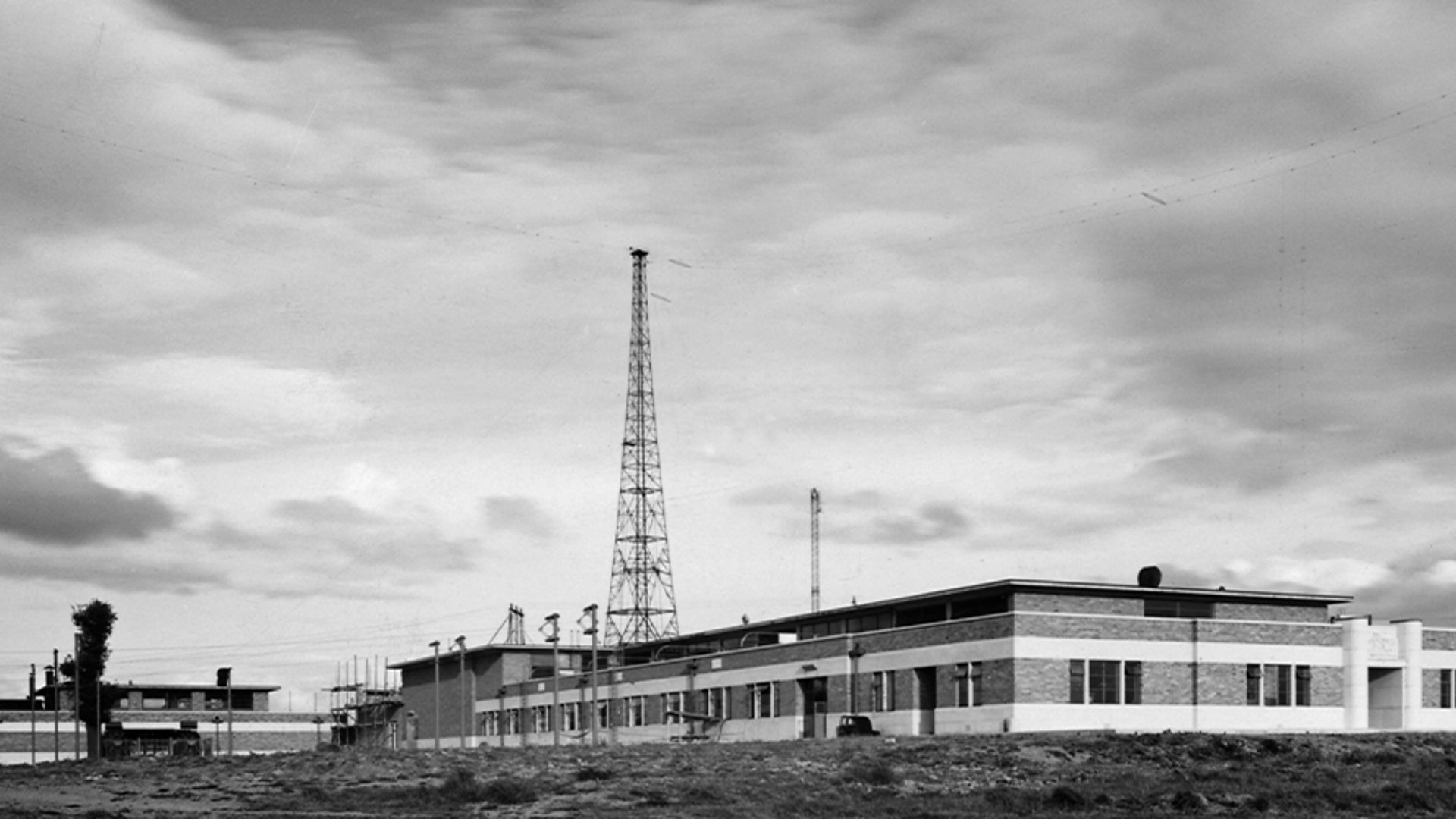 Daventry Transmitter opens providing national radio coverage - BBC 100