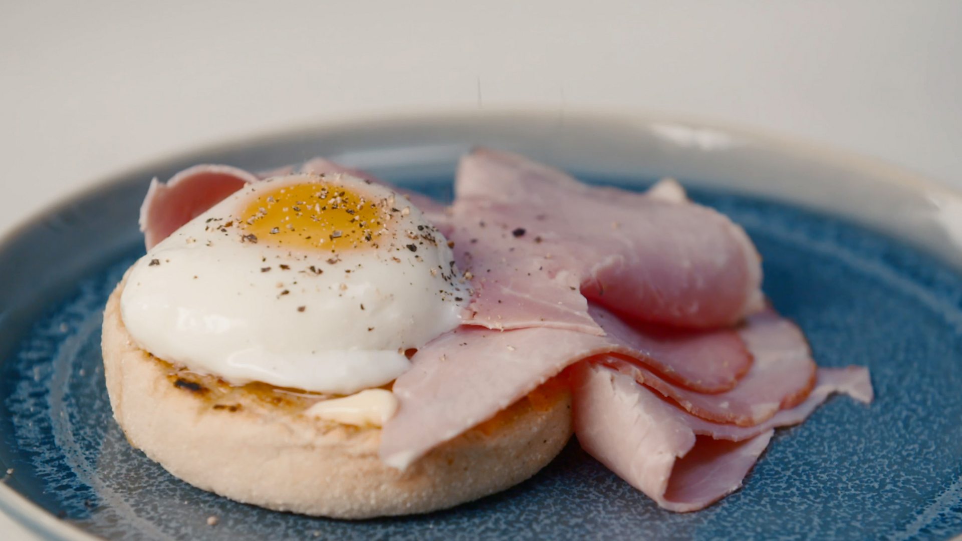 BBC - BBC Food, How to microwave eggs