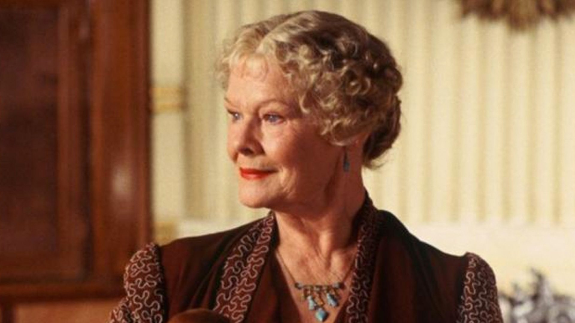 Mrs Henderson Presents