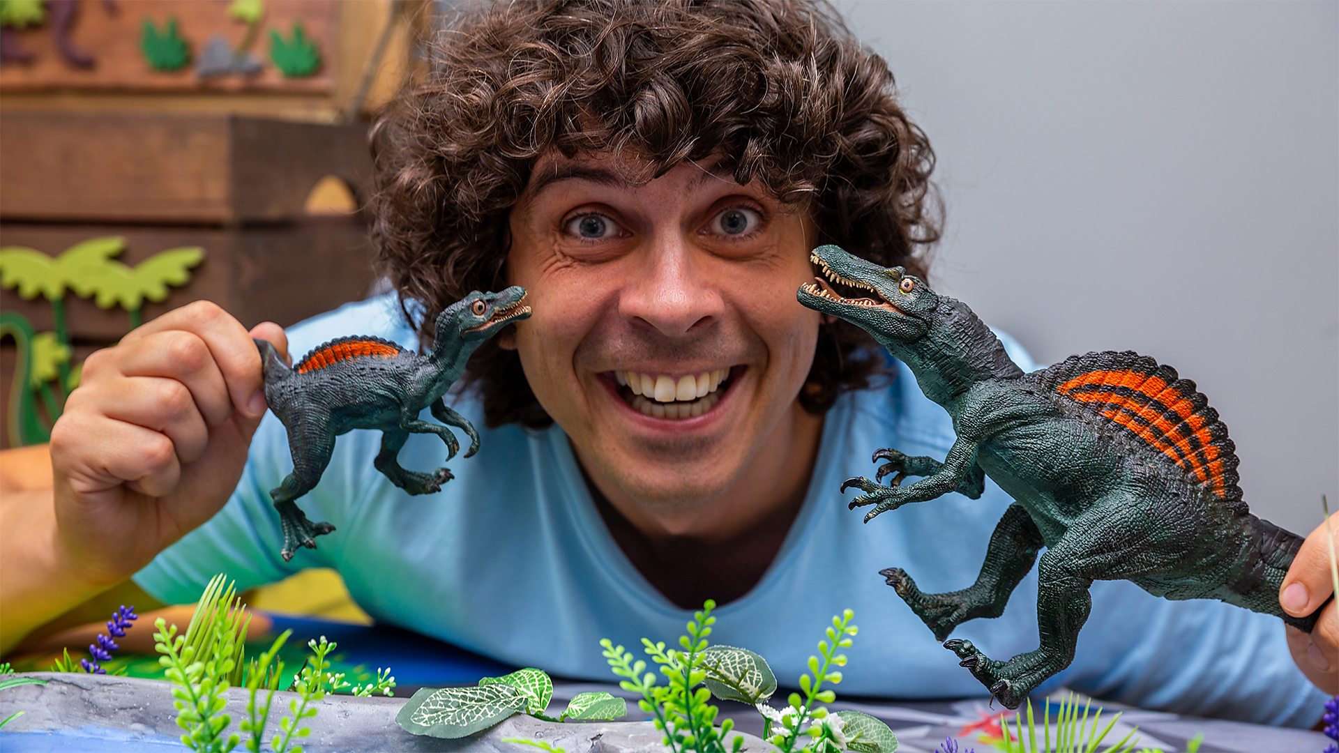 BBC iPlayer - Andys Dino Toybox - Series 1: 2. Learning to Swim