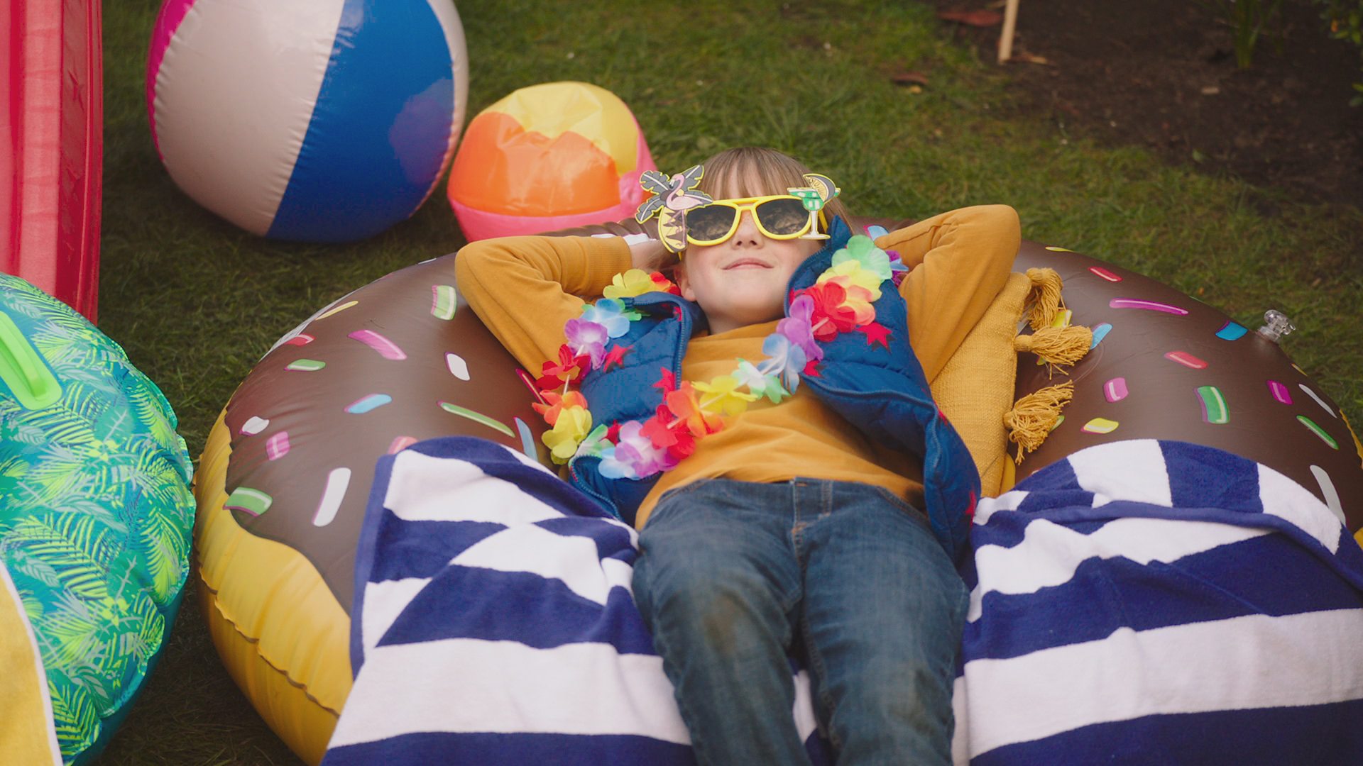 BBC iPlayer - Biff and Chip - Series 1: 12. Paradise Island