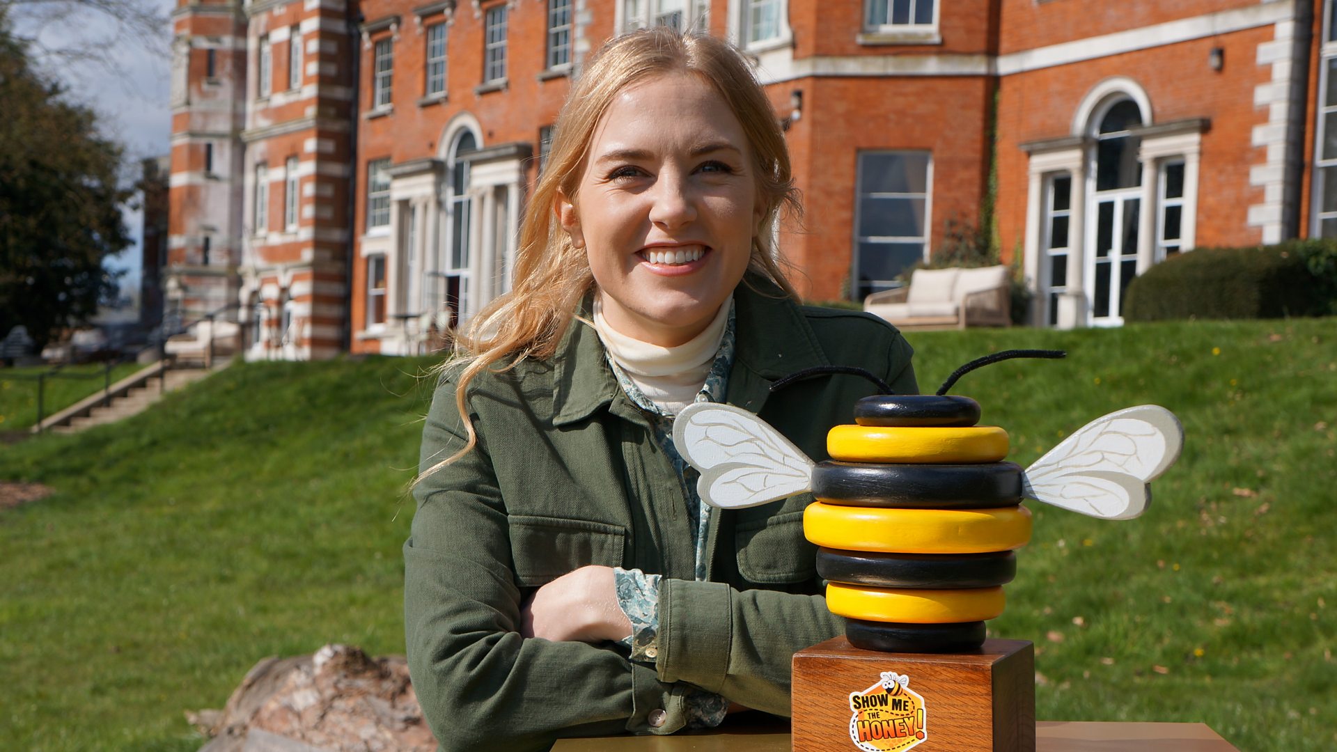 Maddie Moate fronts first beekeeping challenge on British TV in new BBC ...