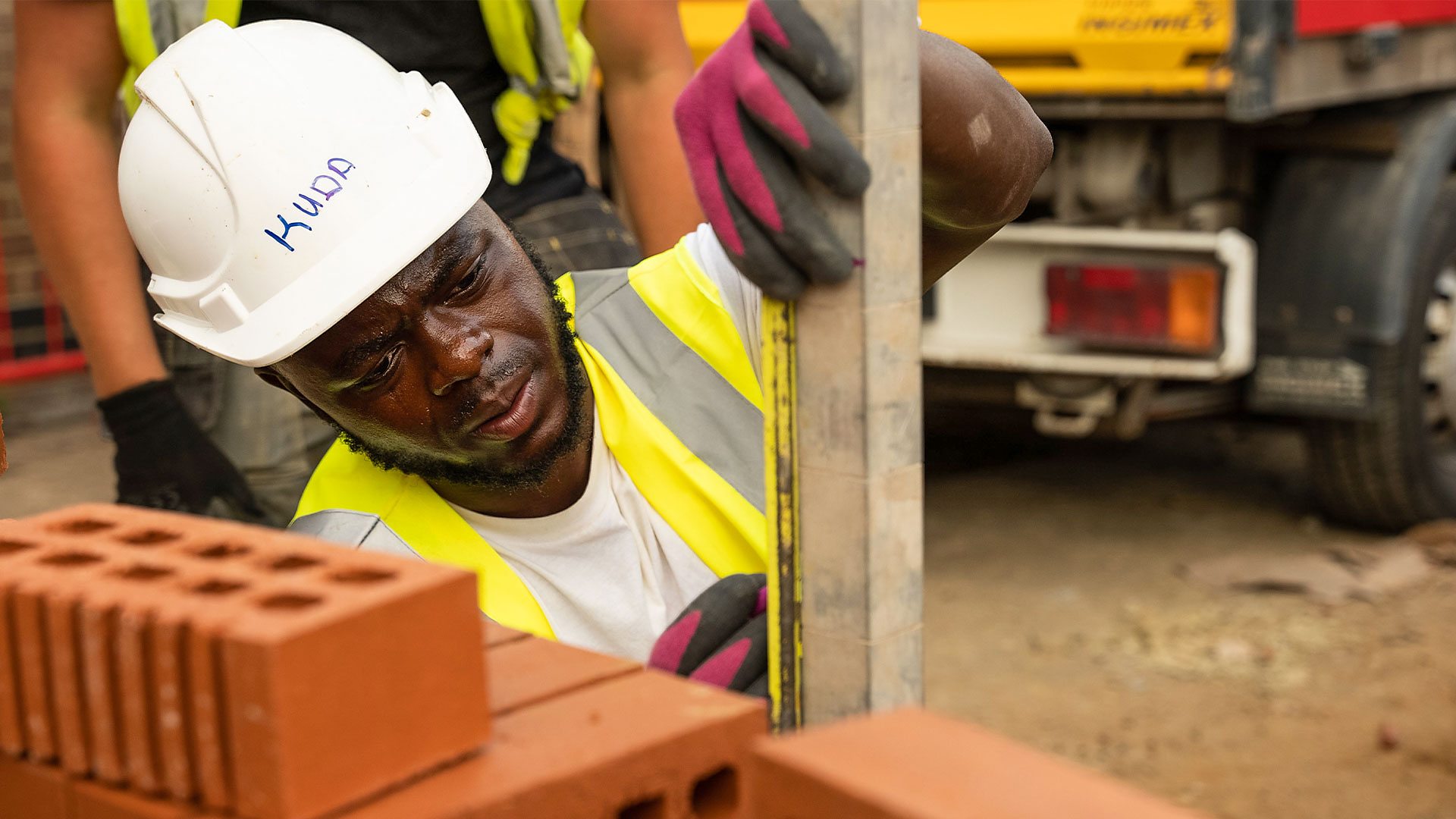 BBC iPlayer - Brickies - Series 1: Episode 2