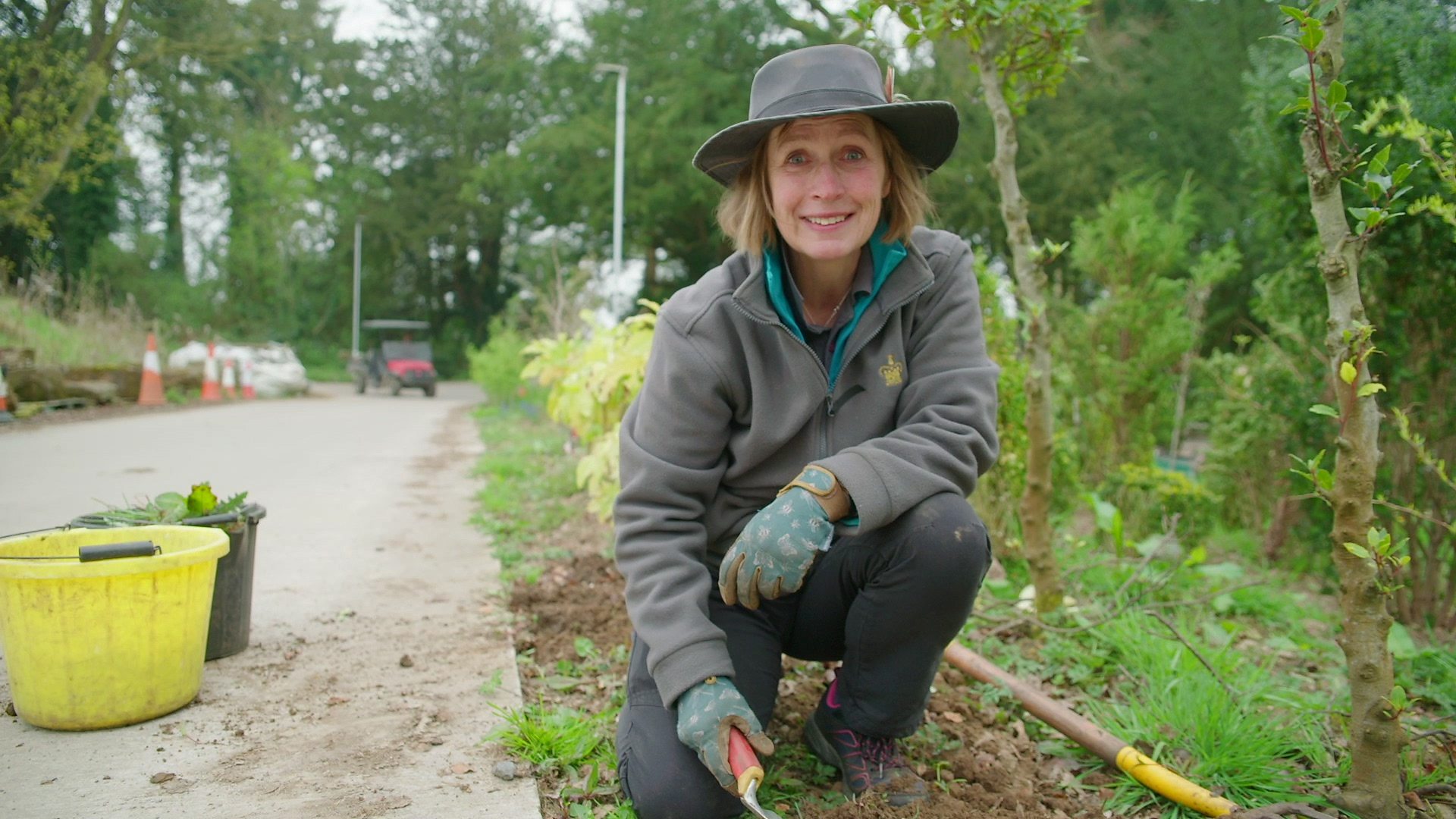 BBC - How to weed a flower bed