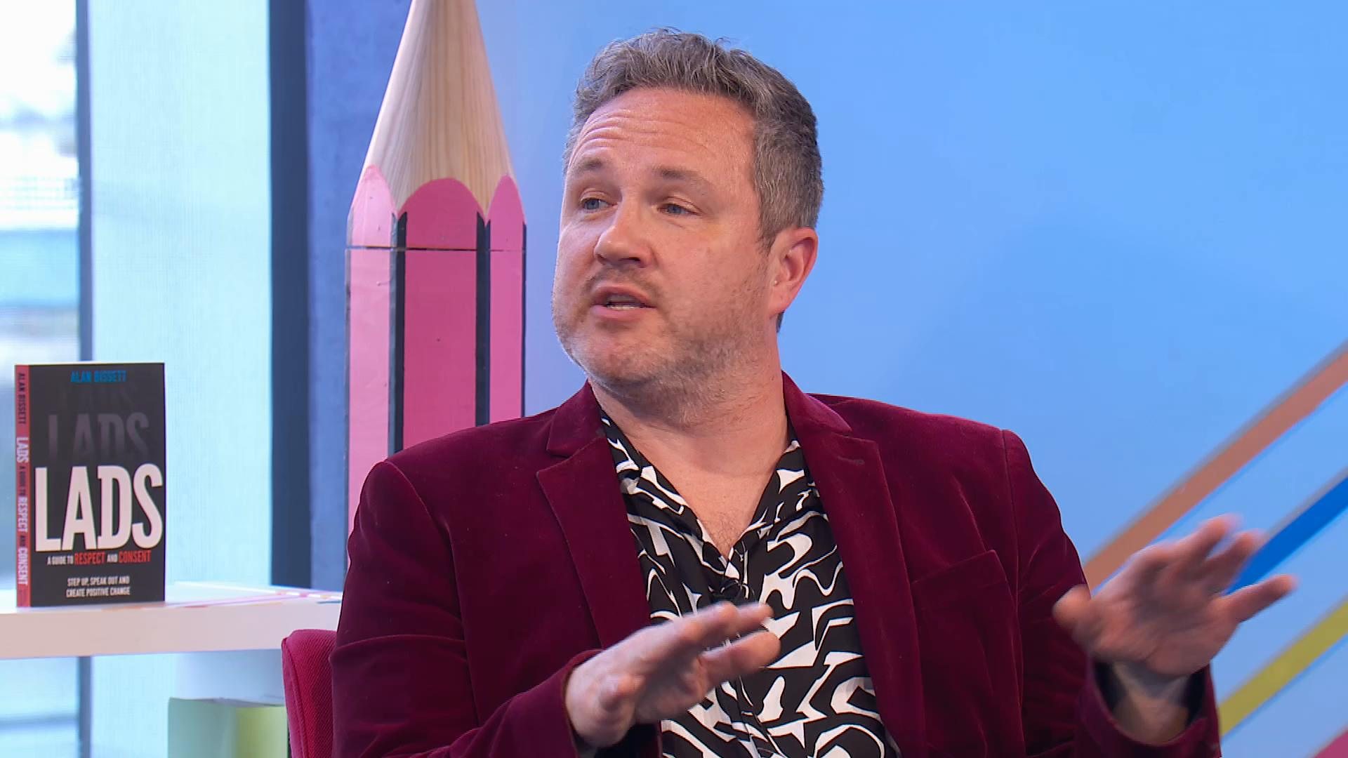 Videos - Alan Bissett - Authors Live Alan Bissett - BBC