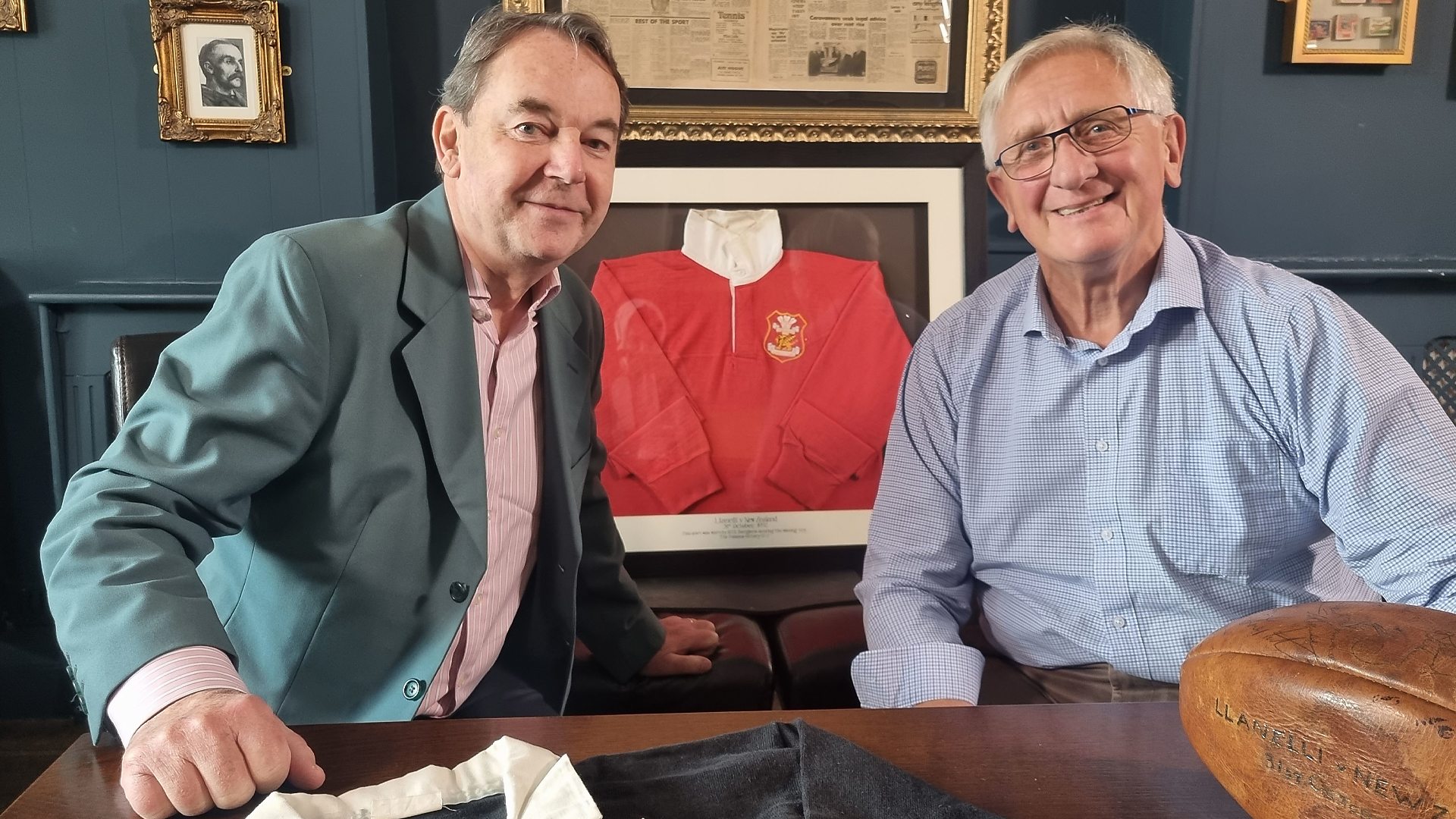 BBC One - Bargain Hunt, Series 67, Llandeilo 2, Eric Knowles learns ...