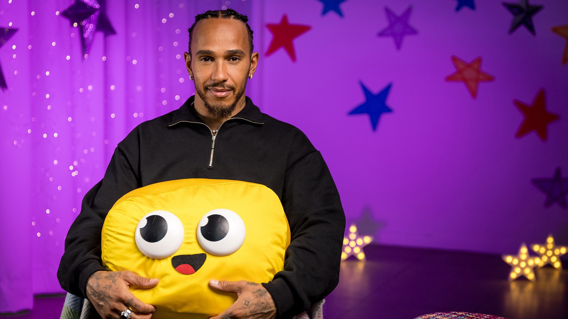 Sir Lewis Hamilton encourages children to dream big as he reads an ...
