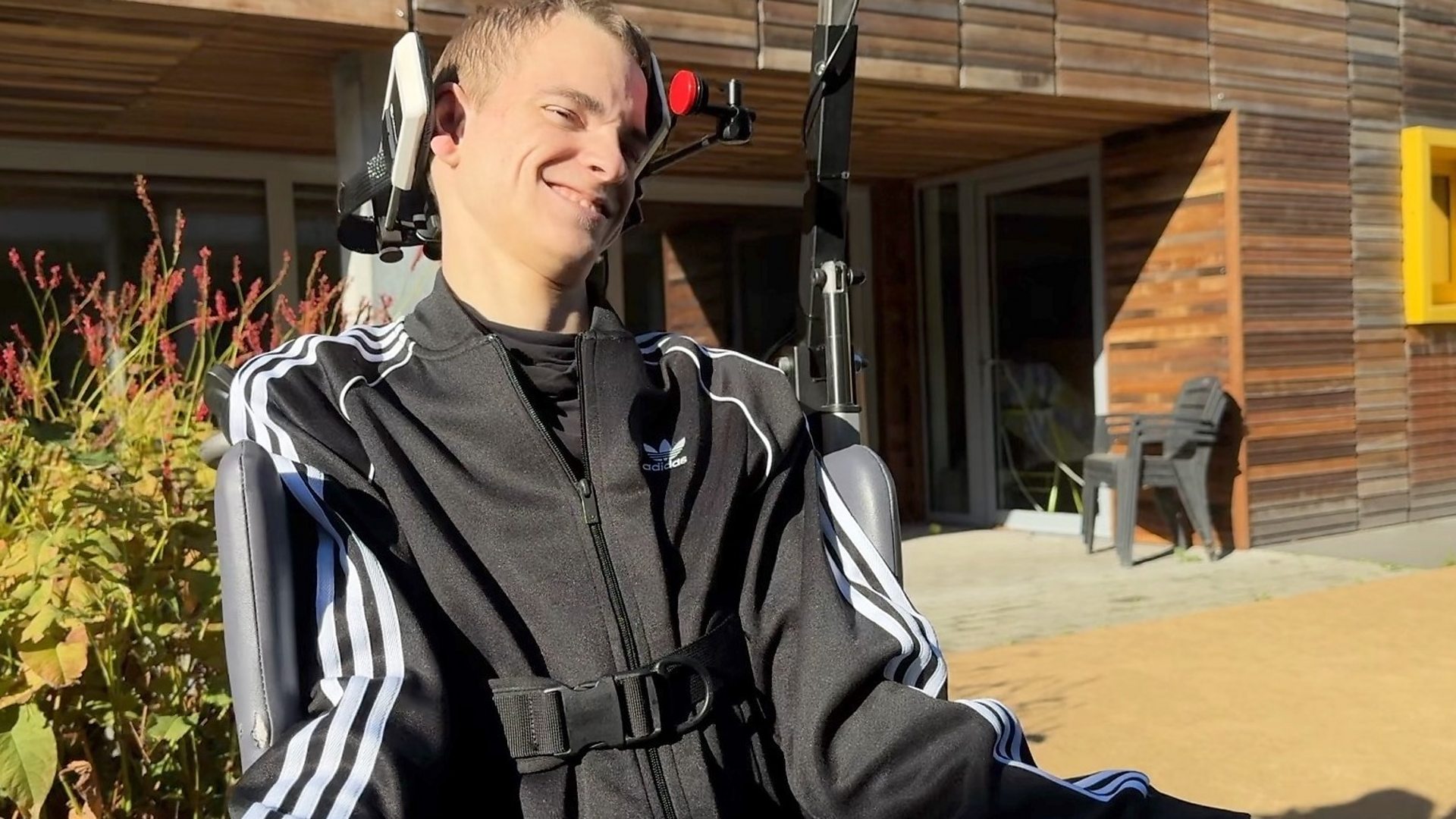 BBC World Service - People Fixing The World, "I just put my music on ...