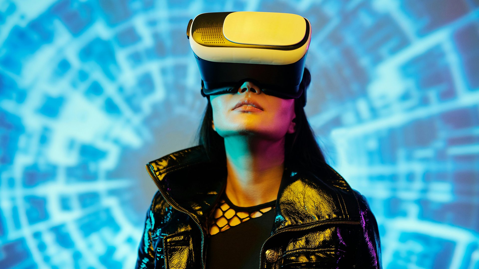Live music in immersive virtual spaces