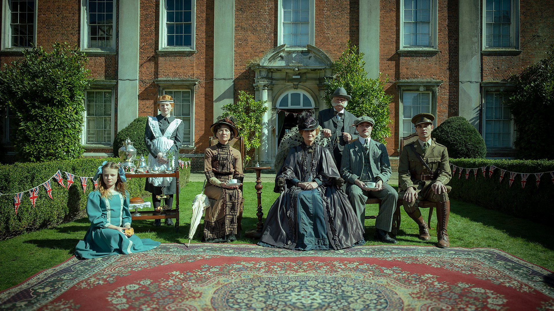 Mark Gatiss, Joanna Lumley and Tobias Menzies talk dreams, ghosts and ...