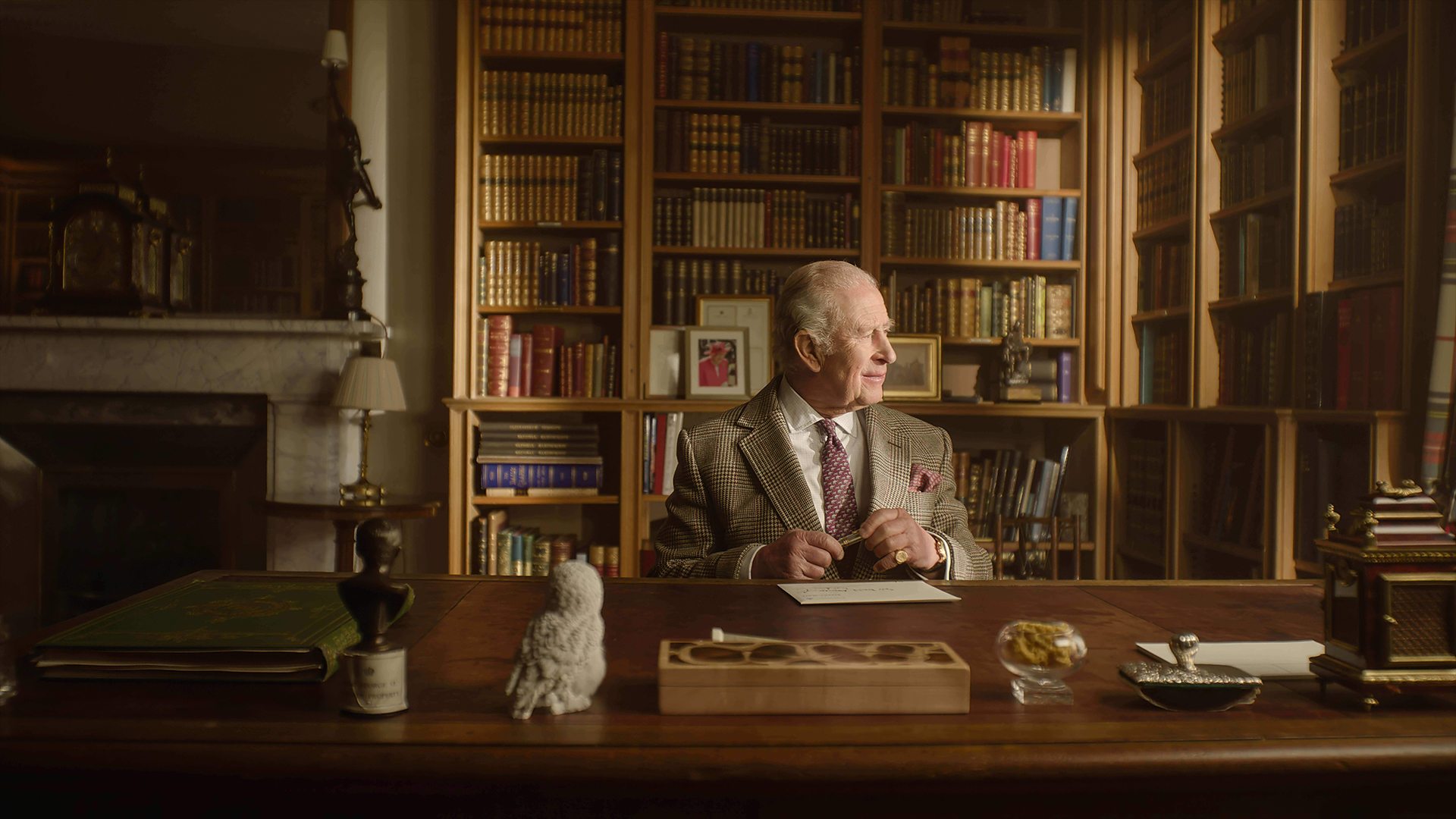 The animal kingdom brings Sir David’s centenary card from The King