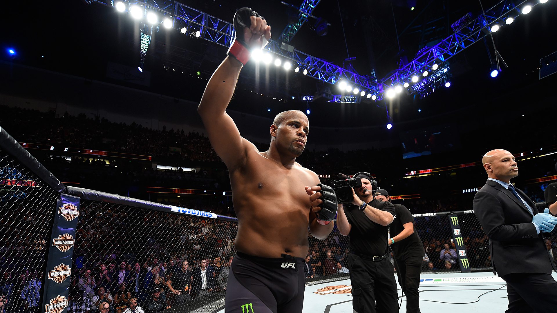 Daniel Cormier: 'once again I'm the UFC champion' - BBC Three