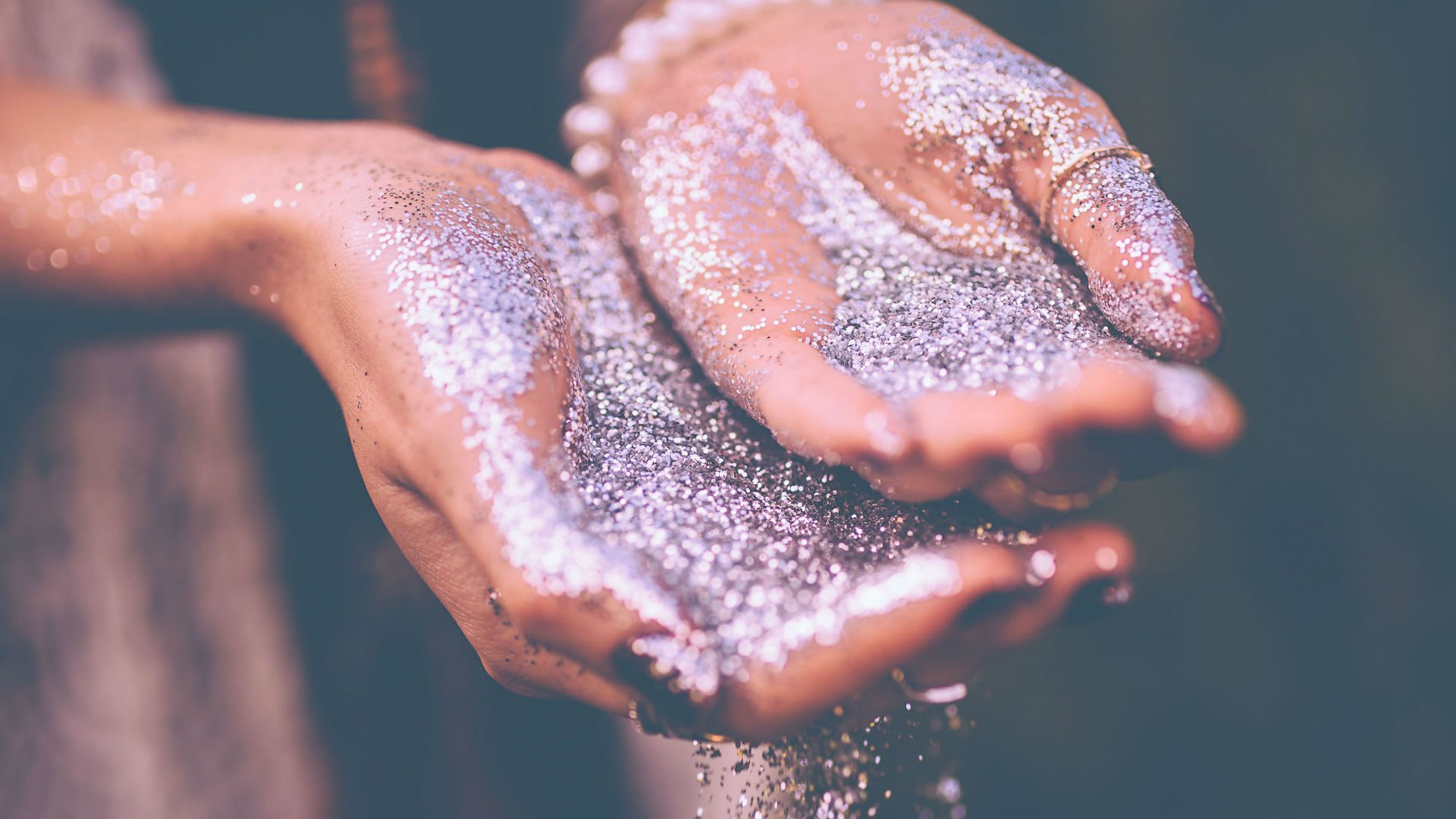Should glitter be banned? - BBC Three