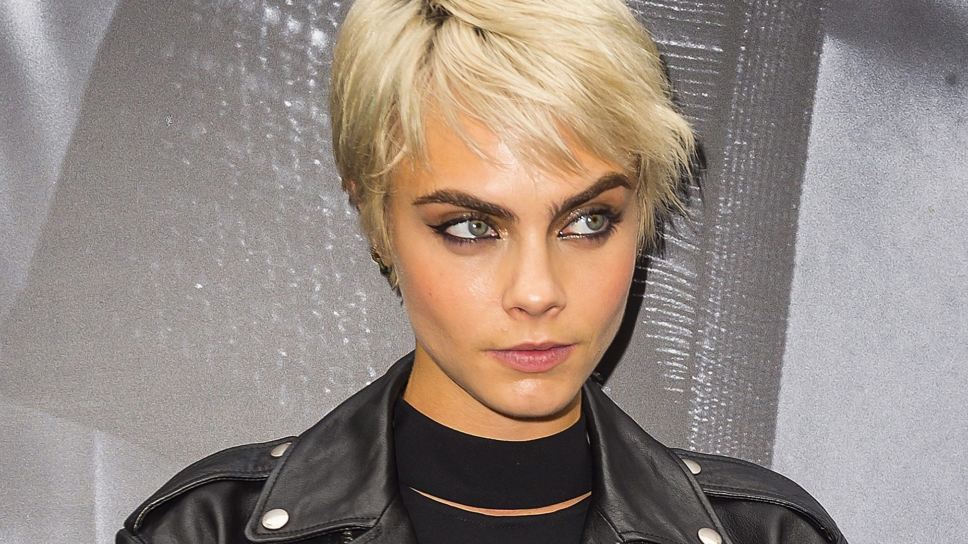 Does having thick eyebrows make you a narcissist? - BBC Three