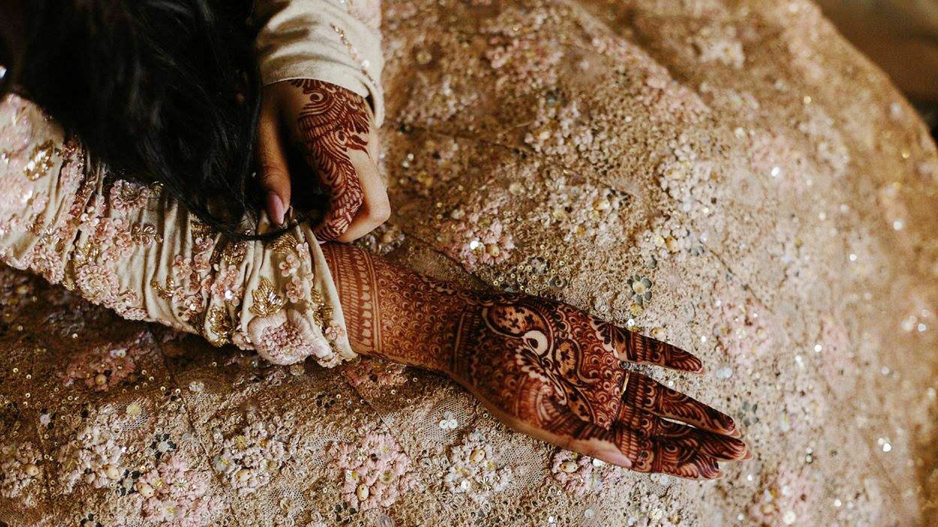 Black henna: 'My holiday henna tattoo scarred me for life' - BBC Three