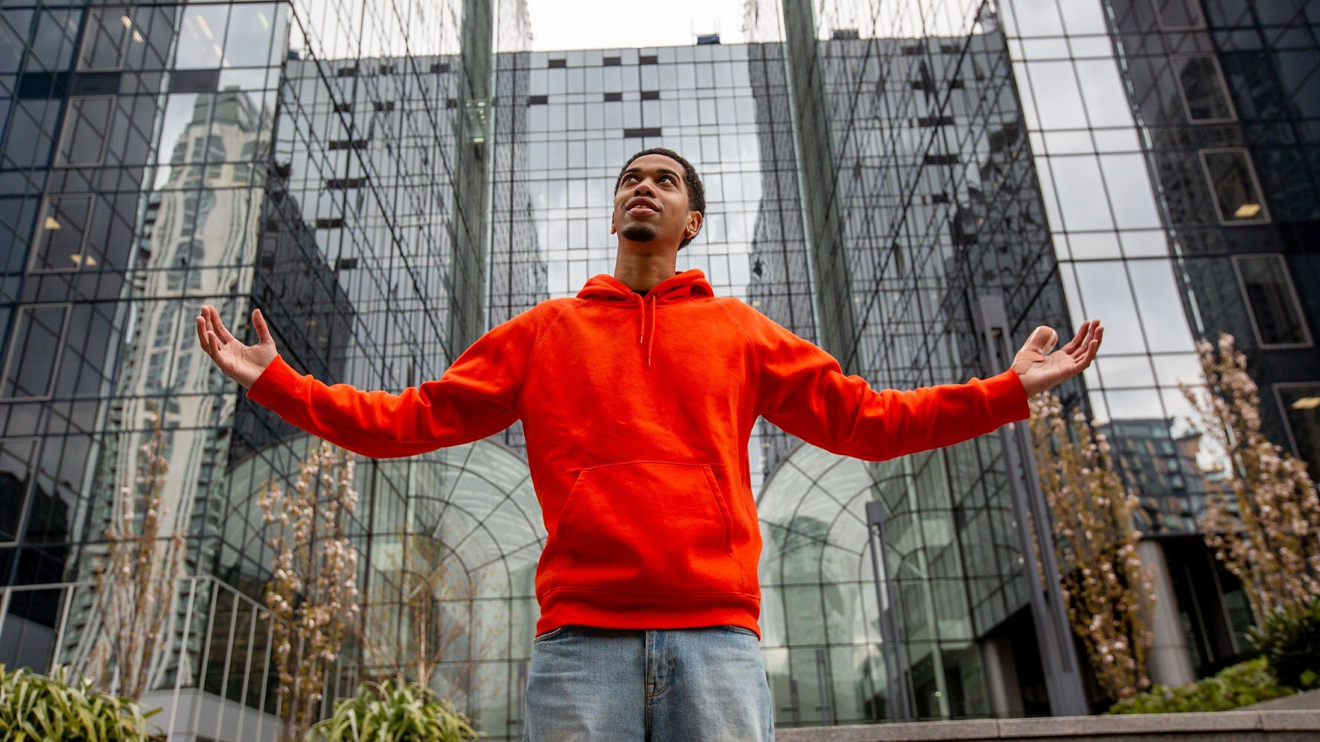 Inside the Instagram foreign exchange craze - BBC Three