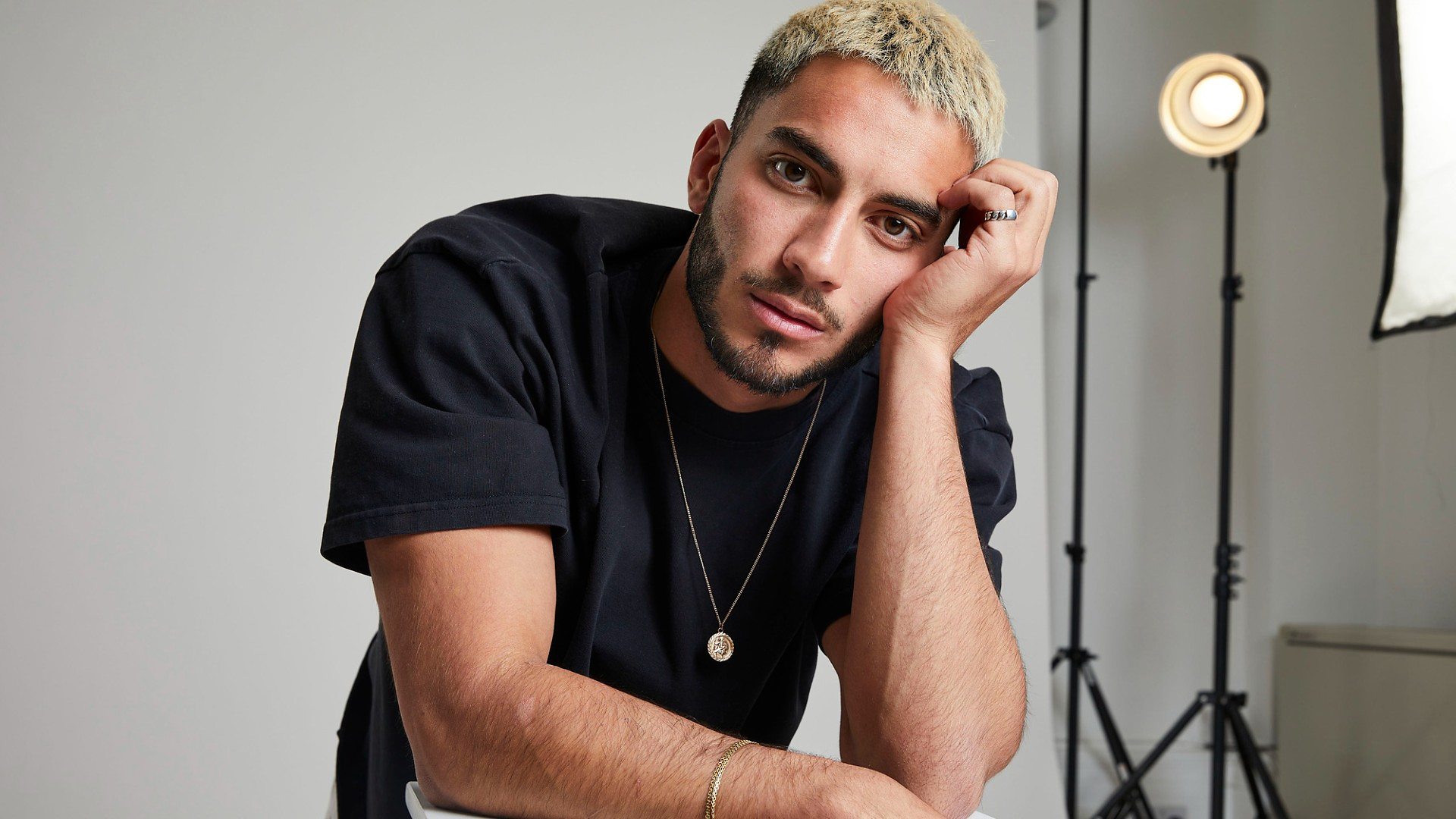 ‘A knife attack almost ended my chances of modelling’ - BBC Three