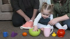 Traffic light game for preschoolers - BBC Tiny Happy People