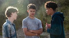 Supporting your teenager with friendship fall-outs - BBC Bitesize