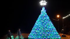 Inspiring Christmas trees around the globe - BBC Bitesize