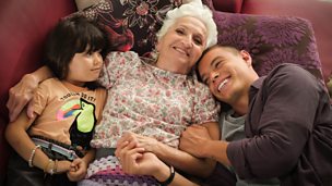 Bump - Series 3: 5. Feliz Día de la Madre! - BBC iPlayer