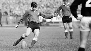 What's the secret behind the perfect rugby kick? - BBC Teach