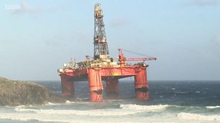 Salvage experts begin examining stricken Western Isles oil rig - BBC News