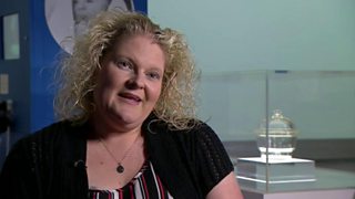 IVF pioneer Patrick Steptoe gets blue plaque - BBC News