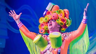 Why is the pantomime still so popular? - BBC Bitesize