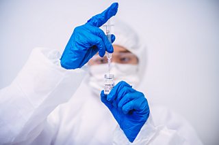 Five Covid-19 vaccine false theories - debunked - BBC Bitesize