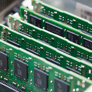 How is all our digital data stored? - BBC Bitesize