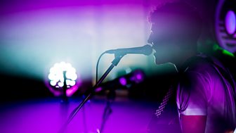 BBC Radio Cymru - Gwybodaeth - Trac Yr Wythnos: Swnami - Breuddwyd Brau