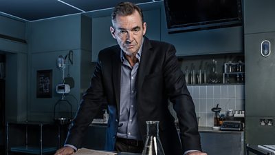 Richard Lintern (Dr Thomas Chamberlin) - Media Centre