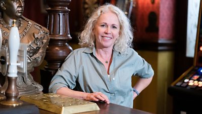 Lisa Fowler back in Walford with granddaughter Peggy - Media Centre