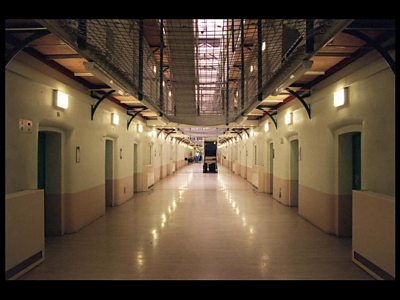 BBC exclusive: A look inside Wandsworth prison - BBC News