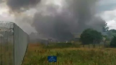 Footage shows HMP Guys Marsh prison fire - BBC News