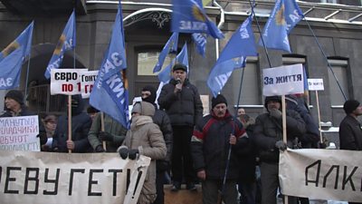 Ukraine protests: Anger and frustration spark Kiev demonstrations - BBC ...