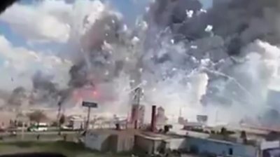 New Year's 2018: Thousands flee fireworks barge explosion - BBC News